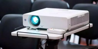 Proyektor LCD Adalah : Cara Kerja dan Kelebihannya